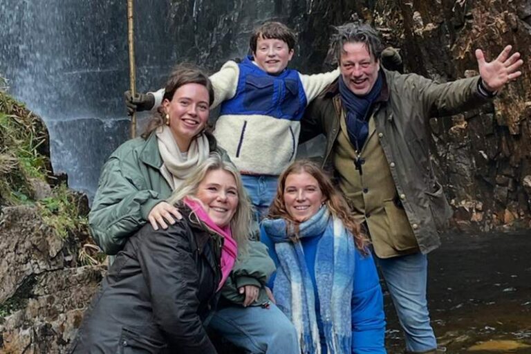 Kinderen Robert Jan en Suzanne beleven een topdag bij waterval – Daily News