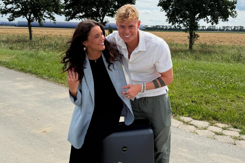 Floris stuurt vanuit De Bondgenoten lieve kaart naar Senna – Daily News